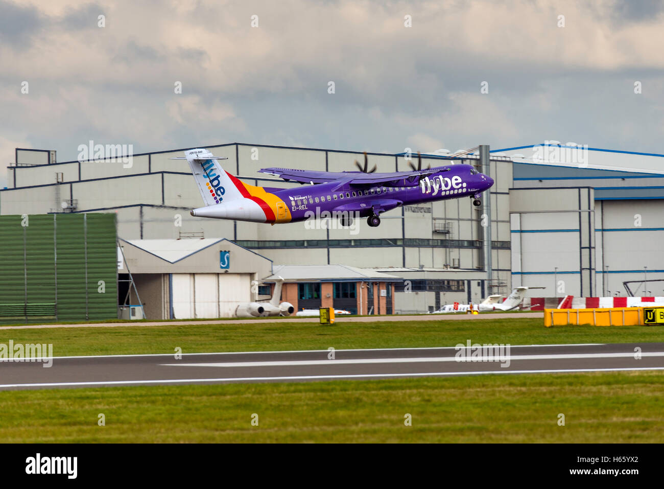 EI-REL Flybe ATR 72-500 Manchester Airport England Uk. Arrivals ...
