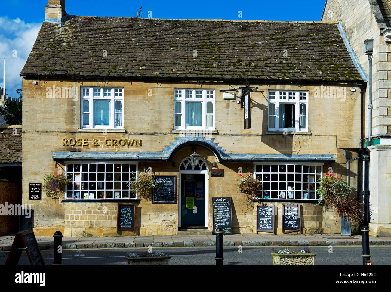 The Rose and Crown pub, Oundle, Northamptonshire, England UK Stock ...