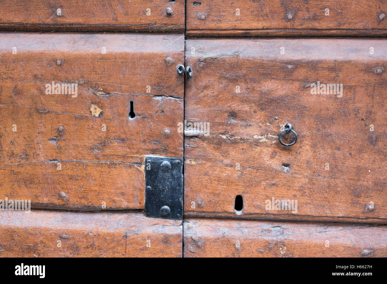 ancient lock in a big wooden door of the medieval castle Stock Photo ...