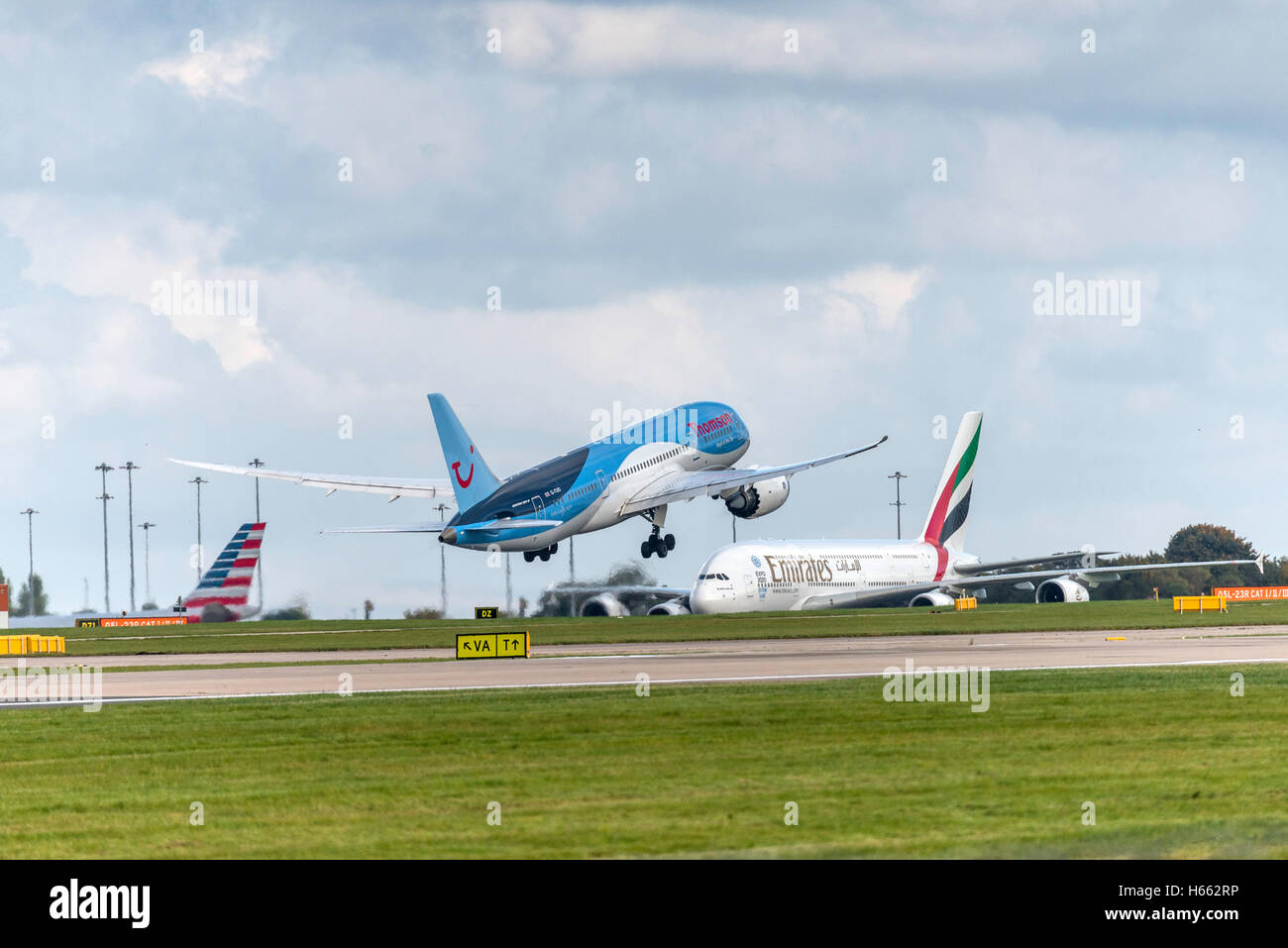Boeing 787 dream liner hi-res stock photography and images - Alamy