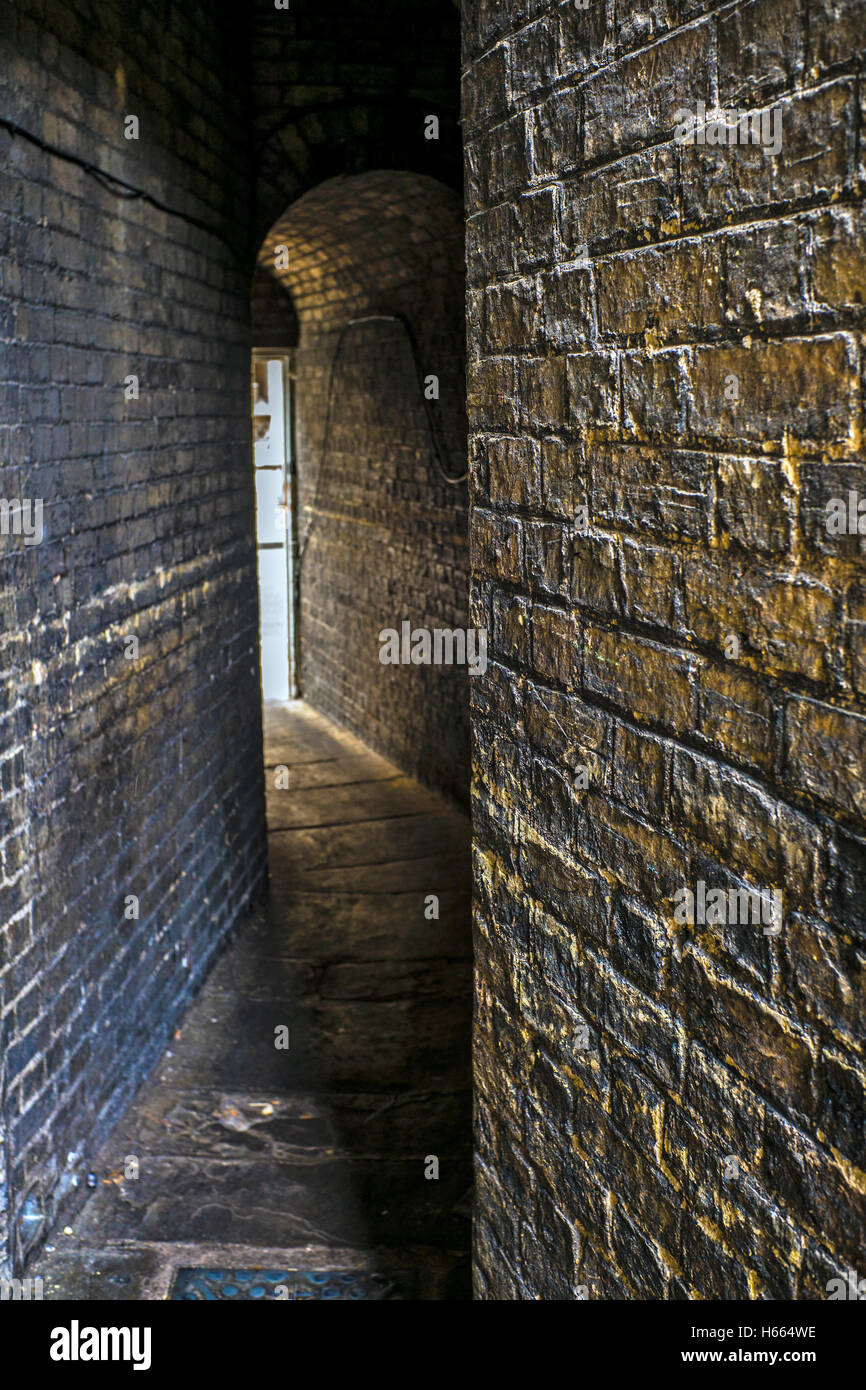 narrow alley way, built in Victorian period, Cambridge, UK Stock Photo ...