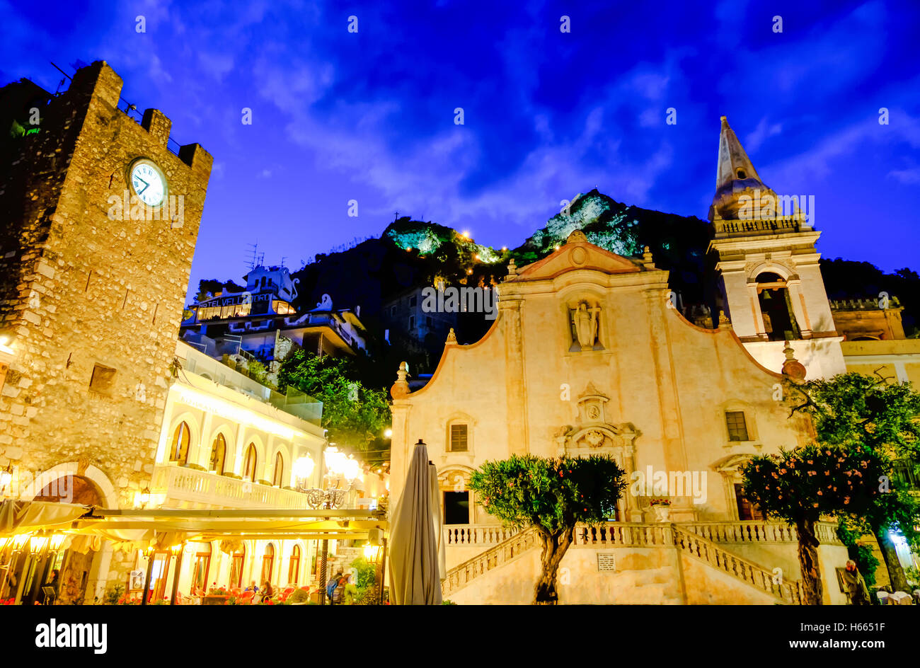 Square and church of Taormina by night. Sicily, Italy Stock Photo - Alamy