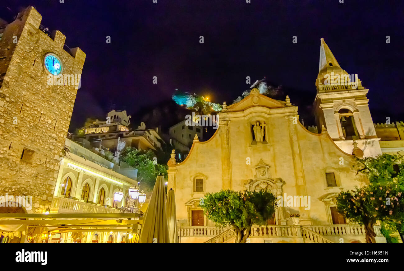 Square and church of Taormina by night. Sicily, Italy Stock Photo - Alamy