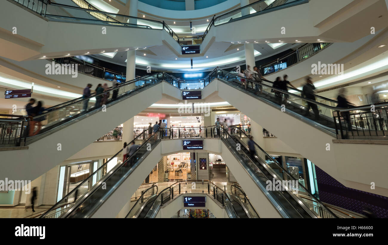 Customers traffic in shopping mall Stock Photo - Alamy