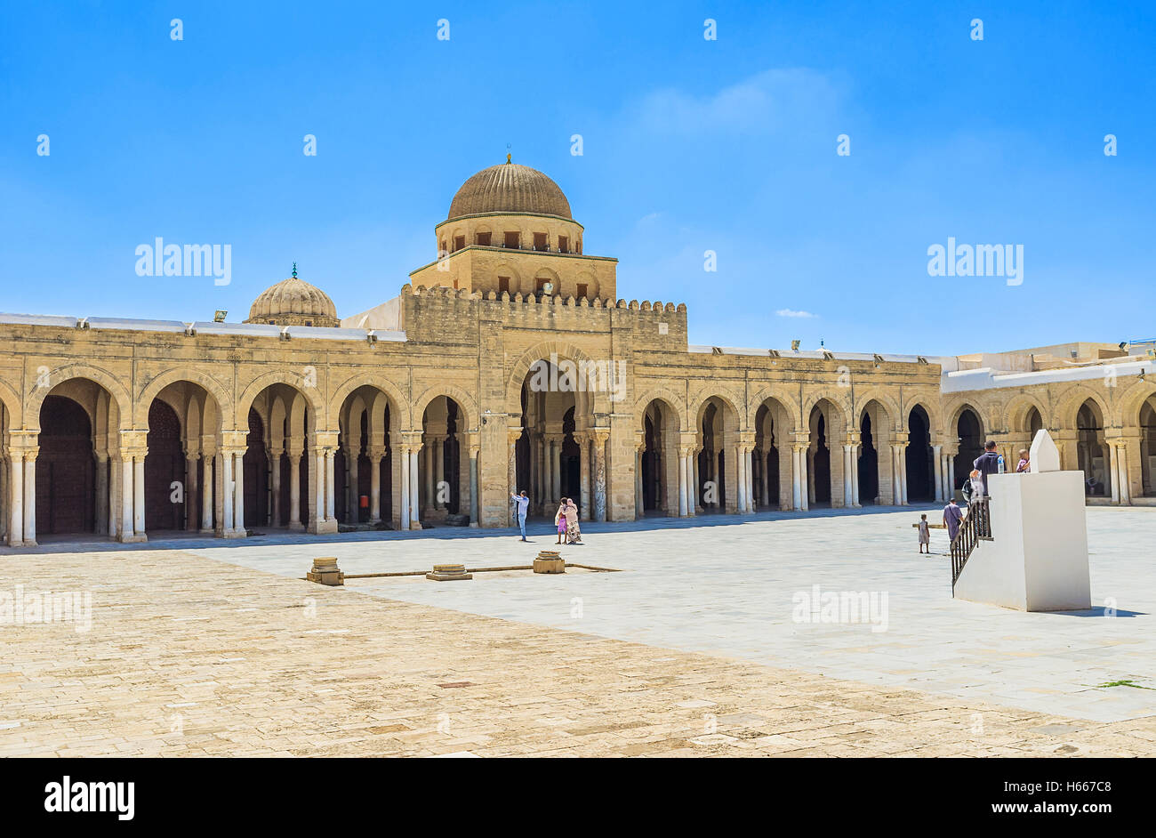 Sundial in courtyard wall hi-res stock photography and images - Alamy