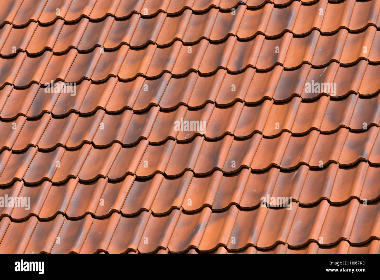 Red tiles roof background texture of a house Stock Photo - Alamy