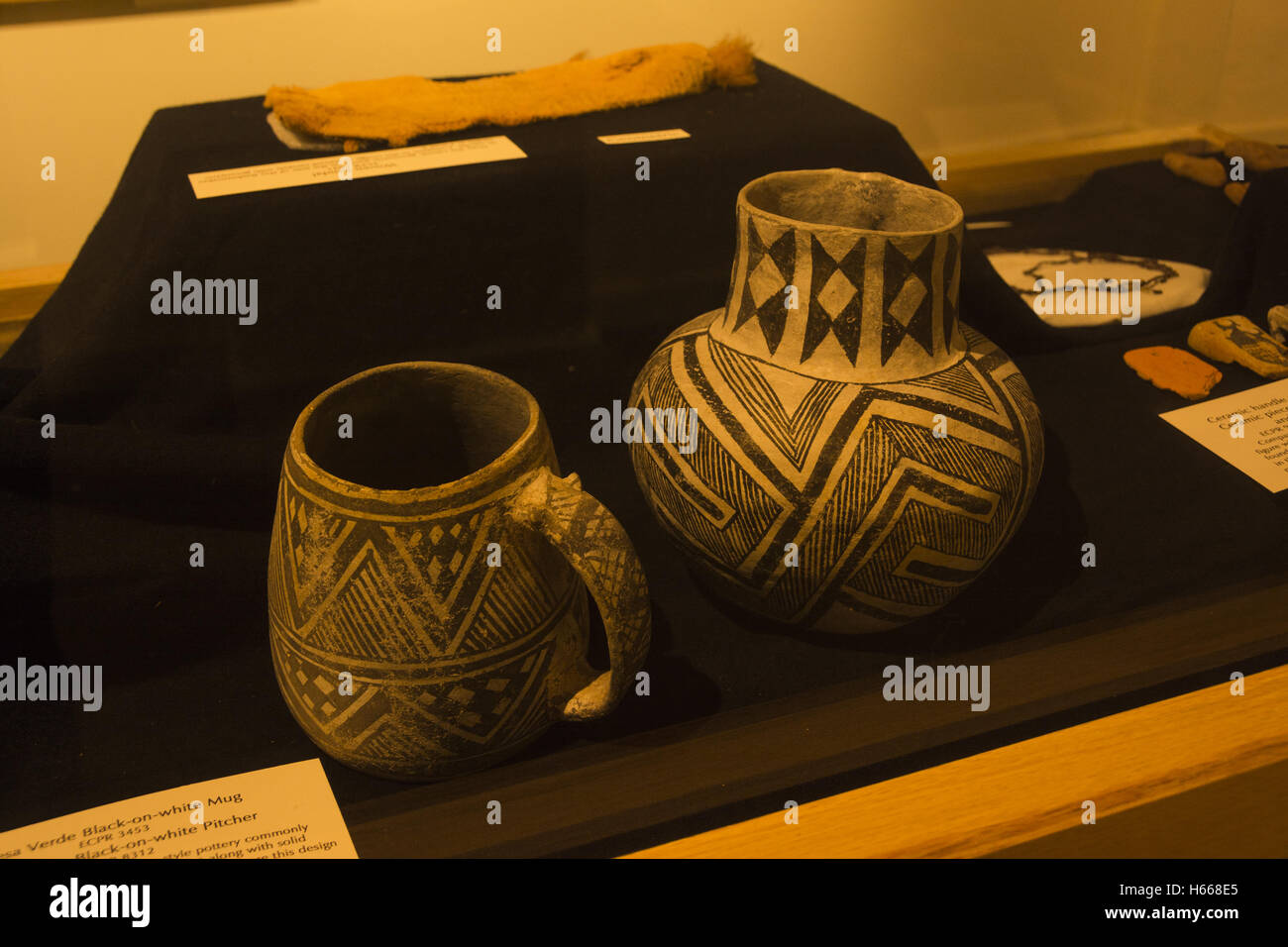 Ancestral puebloan pottery hi-res stock photography and images - Alamy