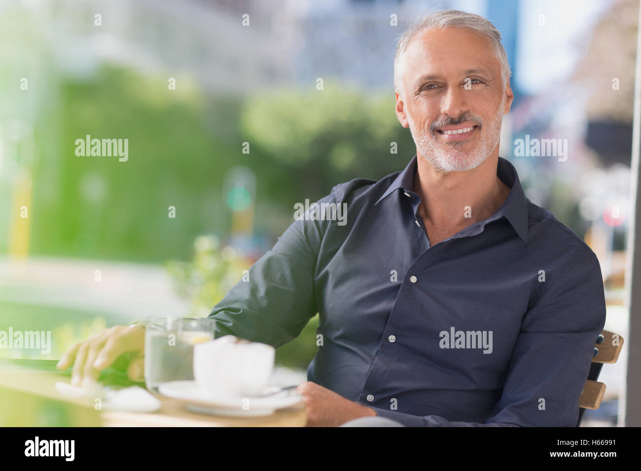 Businessman drinking coffee smiling camera hi-res stock photography and ...