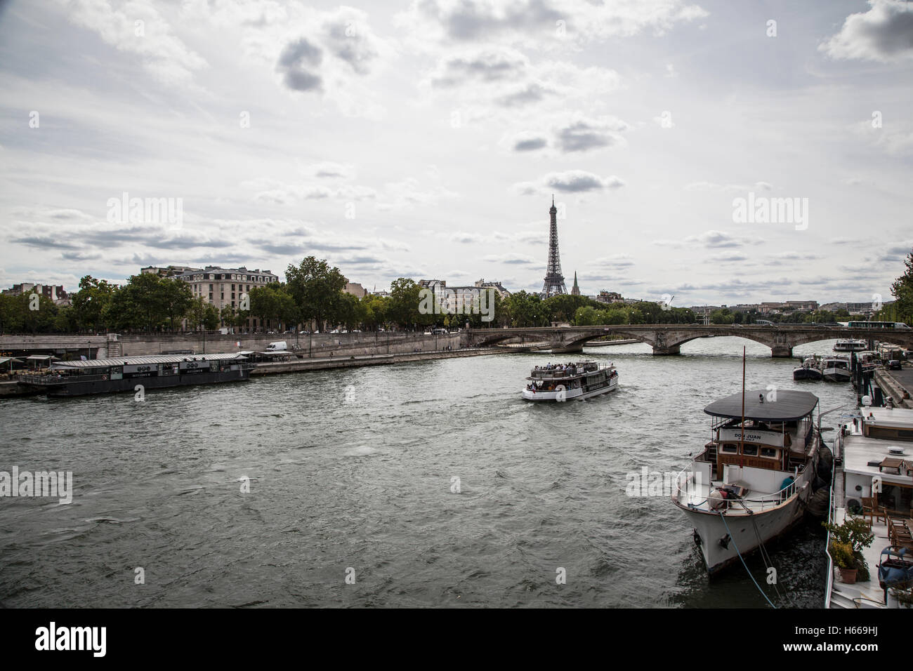 A view on the Eiffel Tower and the Seine river during daytime, Paris ...