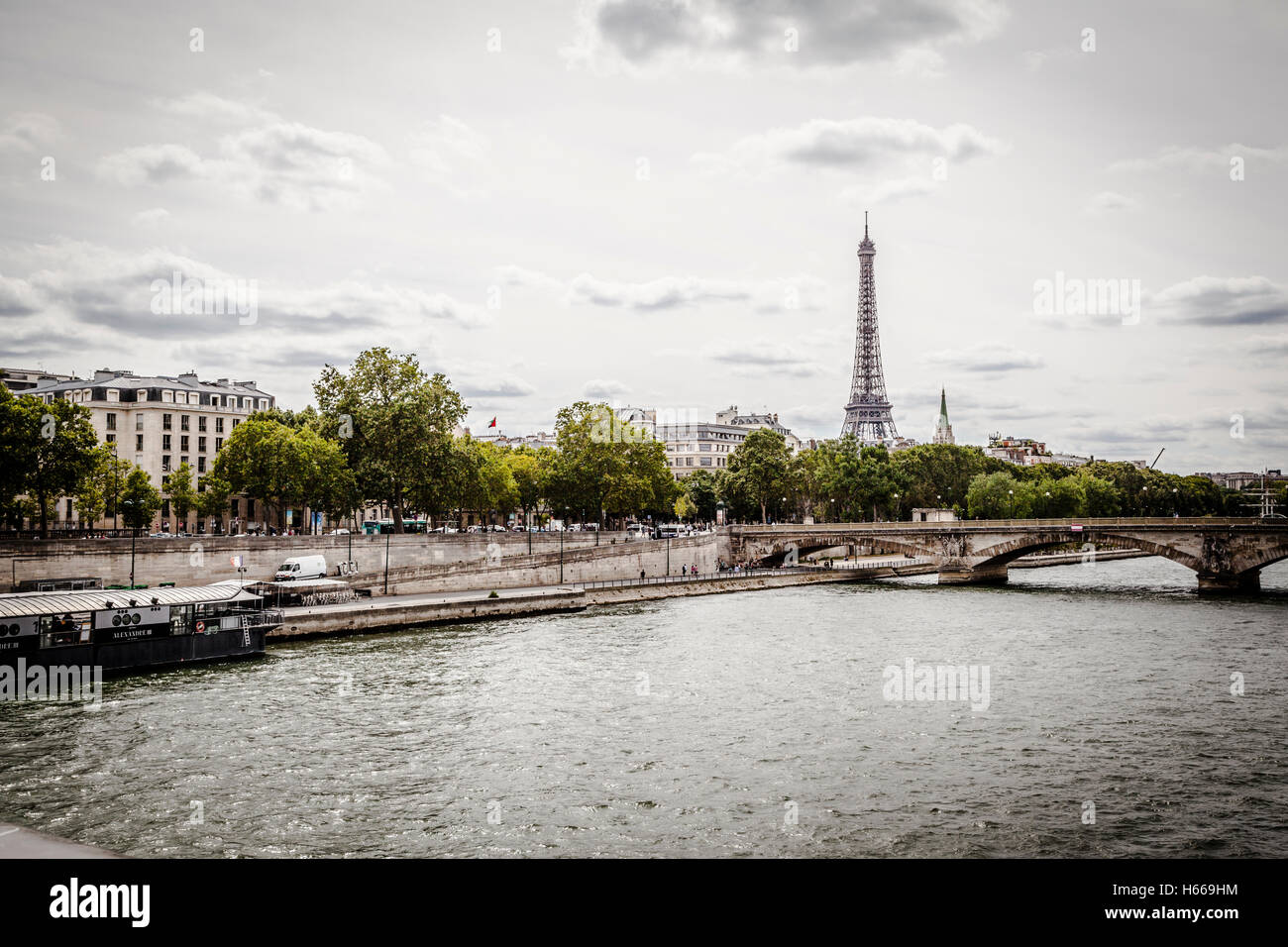 A view on the Eiffel Tower and the Seine river during daytime, Paris ...