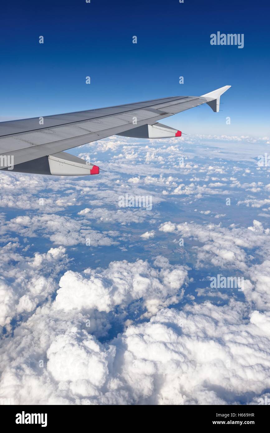 High wing aircraft hi-res stock photography and images - Alamy