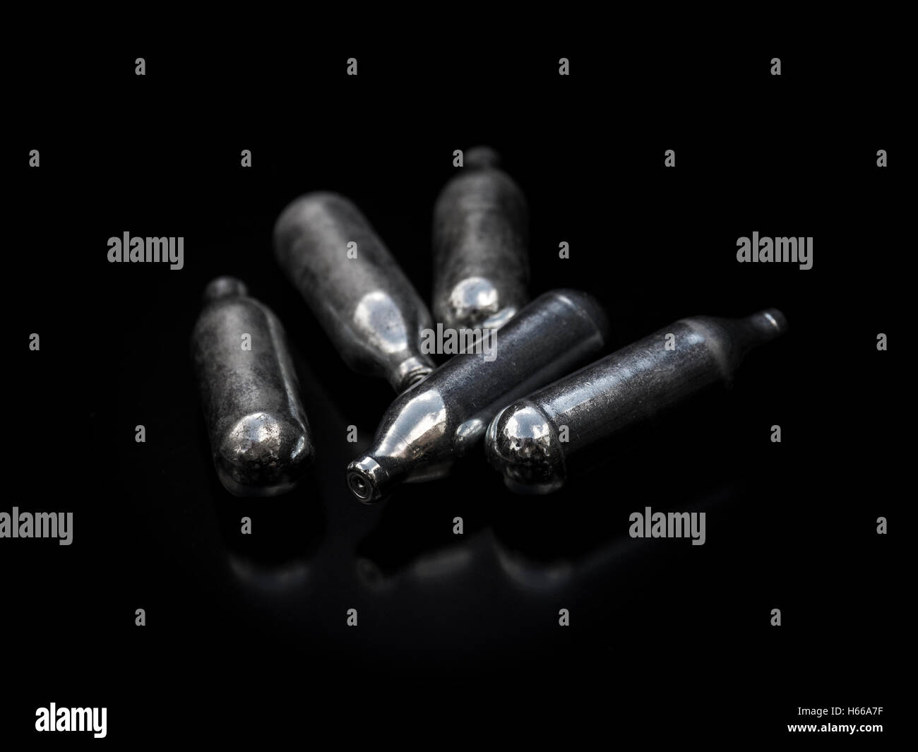 Nitrous oxide cylinder hi-res stock photography and images - Alamy