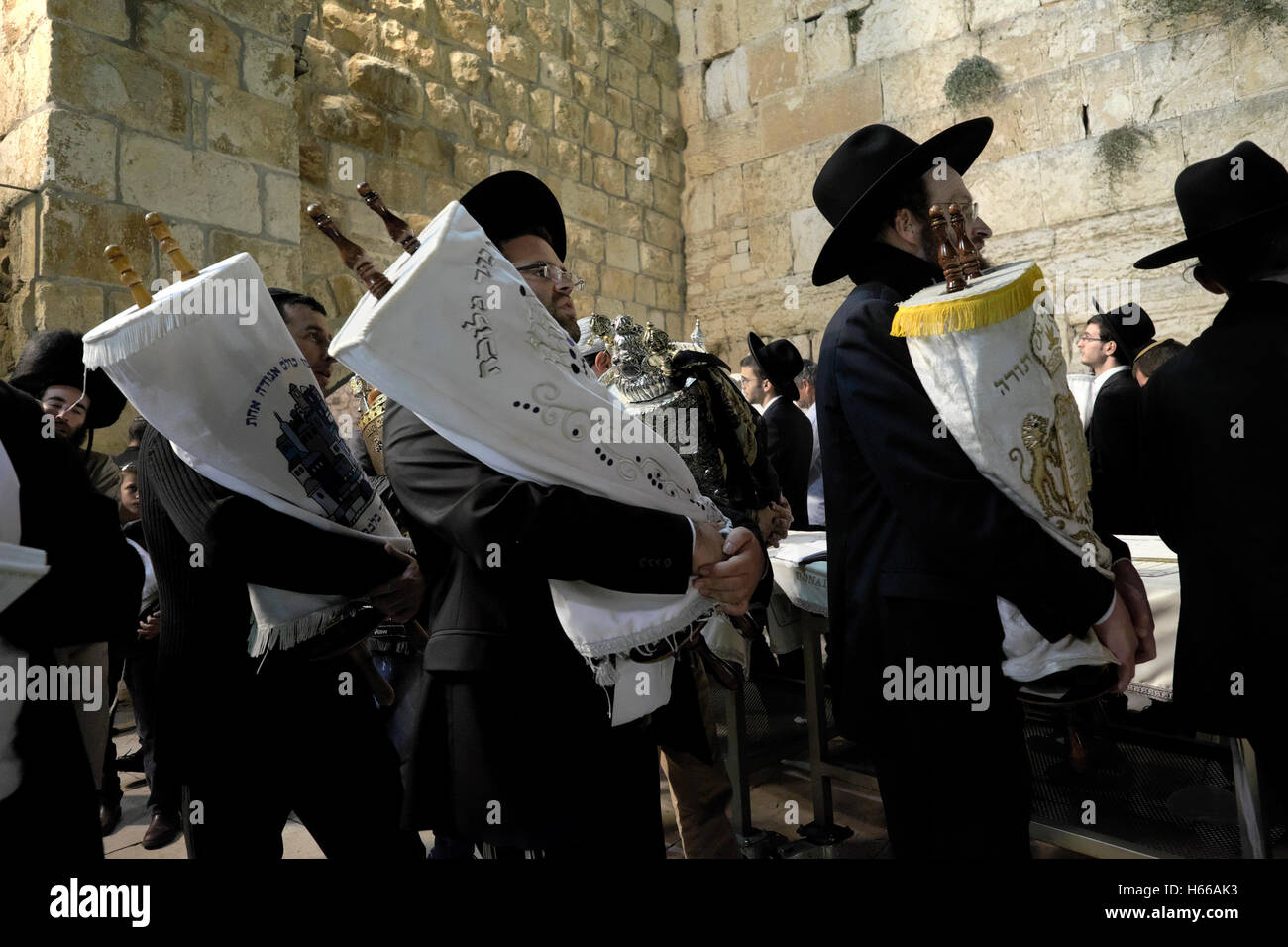 Public torah readings hi-res stock photography and images - Alamy