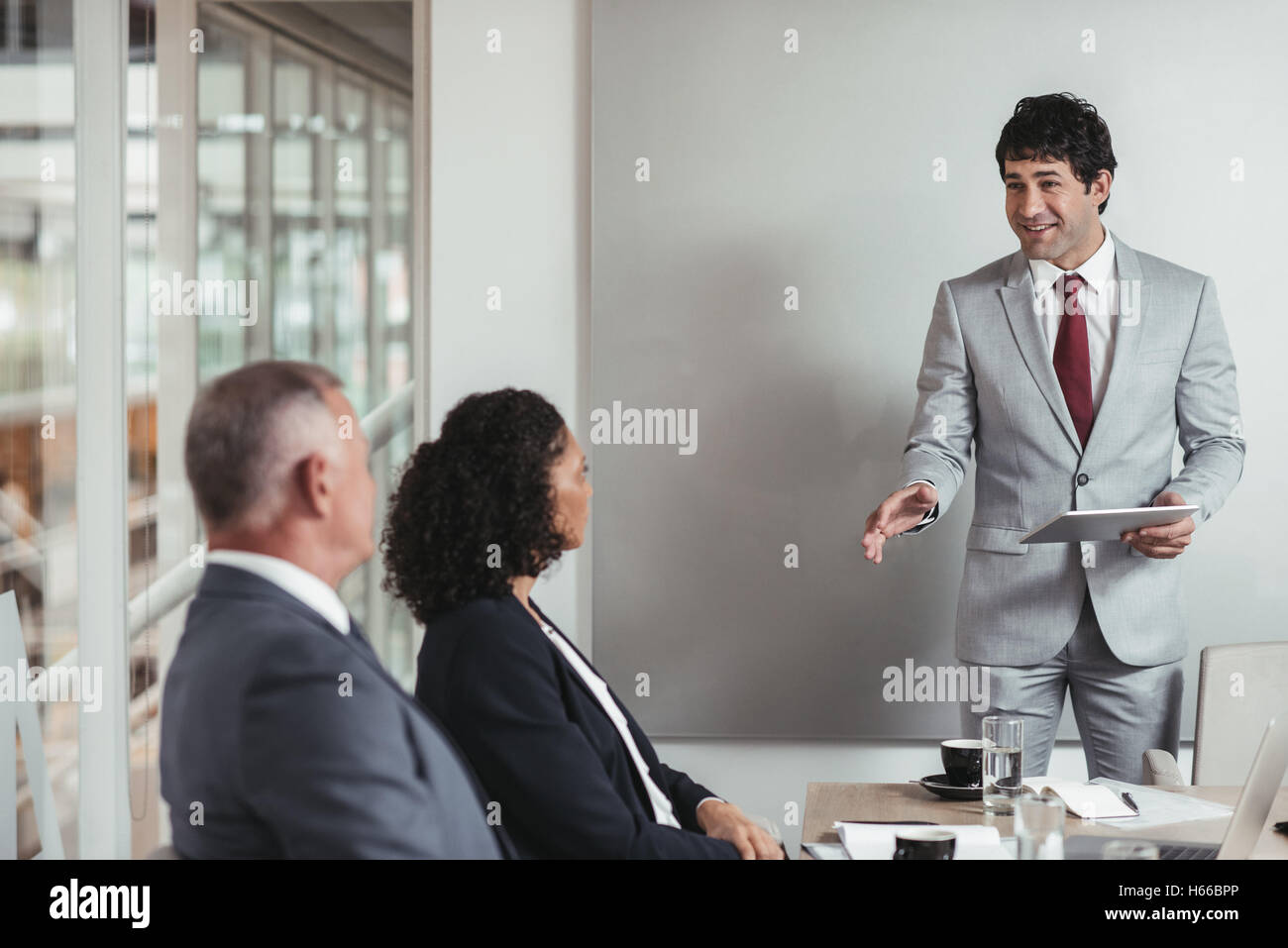 Boardroom boss and table hi-res stock photography and images - Alamy