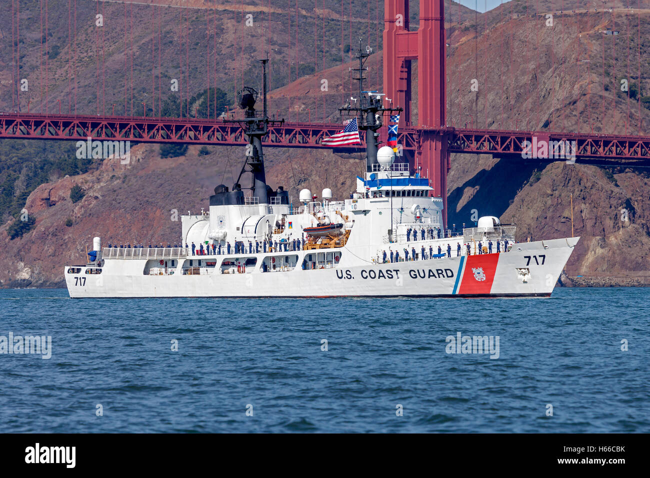 USCGC Mellon (WHEC-717), Hamilton-class high endurance cutter, passes ...