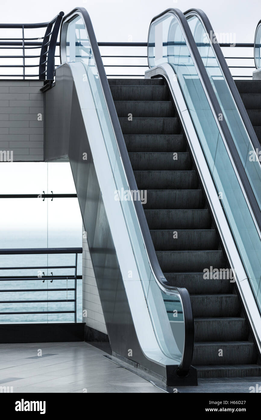 new escalator in a modern building Stock Photo - Alamy