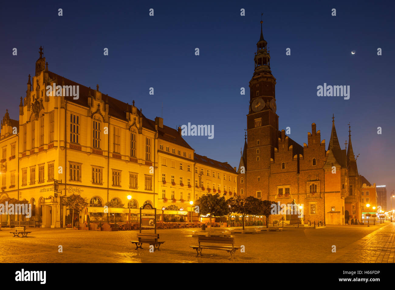 Medieval market square hi-res stock photography and images - Alamy