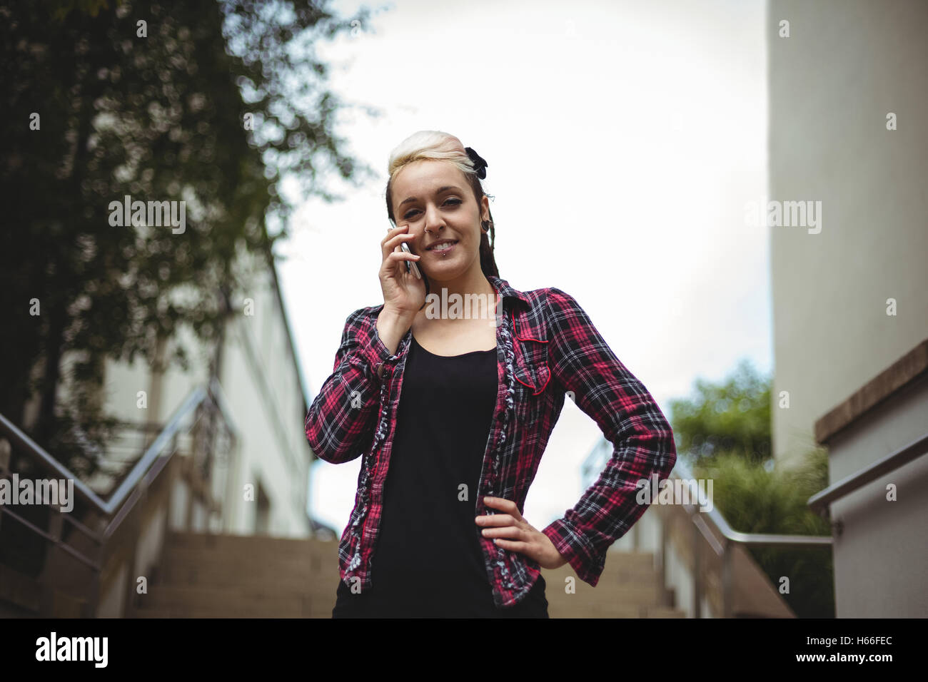 Portrait talking woman phone hi-res stock photography and images - Alamy