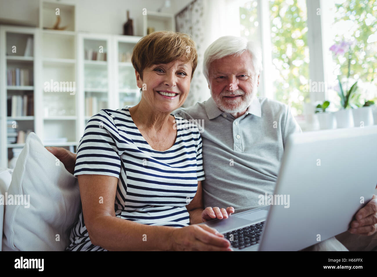A man and a woman sitting on a sofa hi-res stock photography and images ...