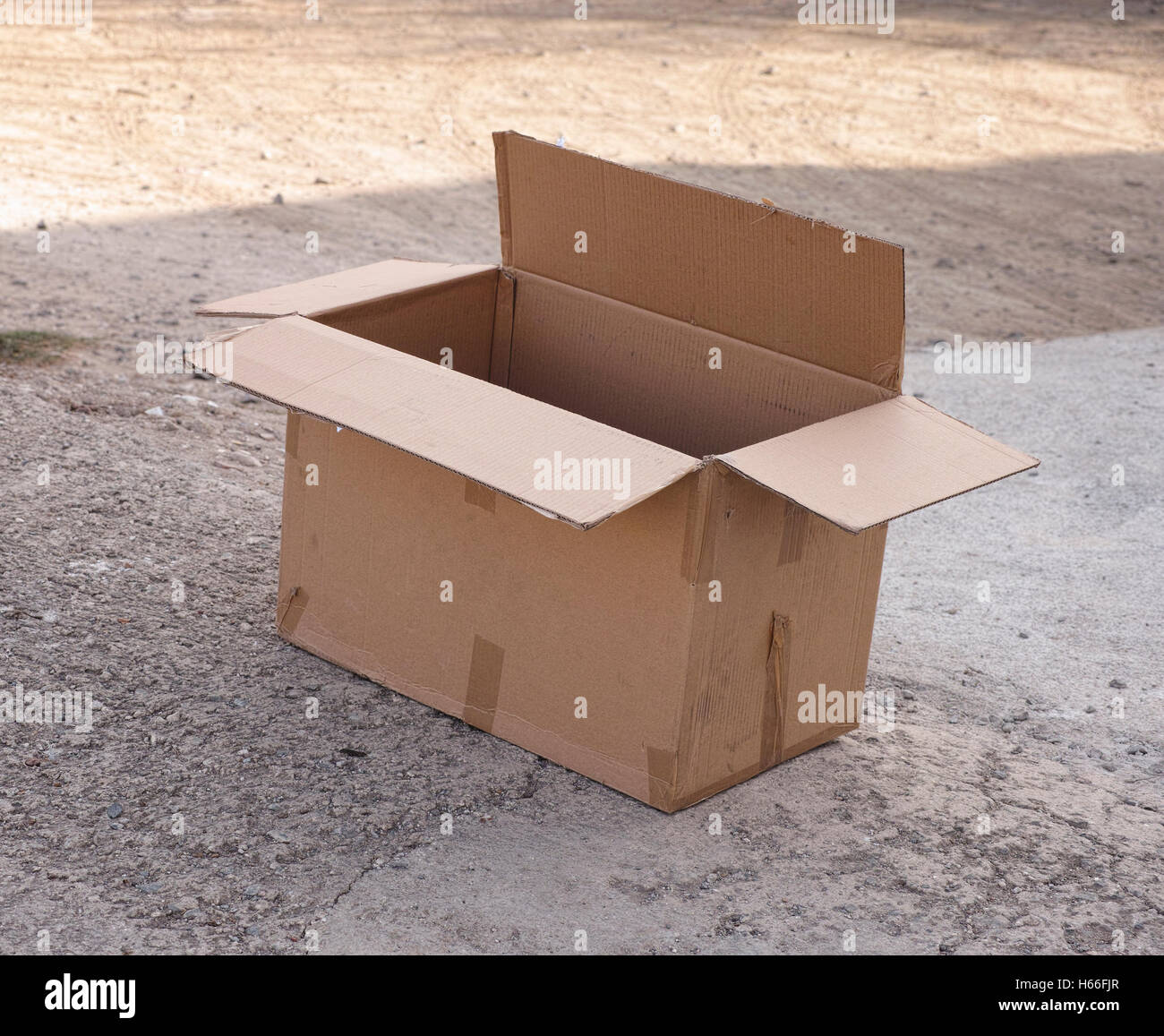 Empty cardboard box on the ground Stock Photo - Alamy