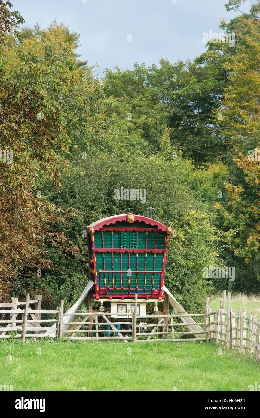 Old fashioned caravan hi-res stock photography and images - Alamy