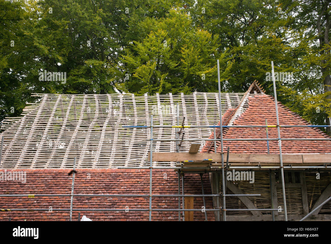 Roof construction on a medieval house with Kentish peg tiles at Weald ...