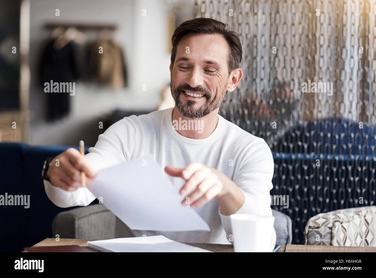 Man sign paper document hi-res stock photography and images - Alamy