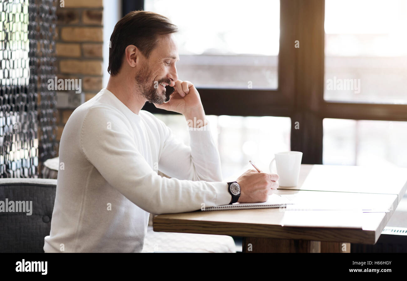 Side view of man talking on phone Stock Photo - Alamy