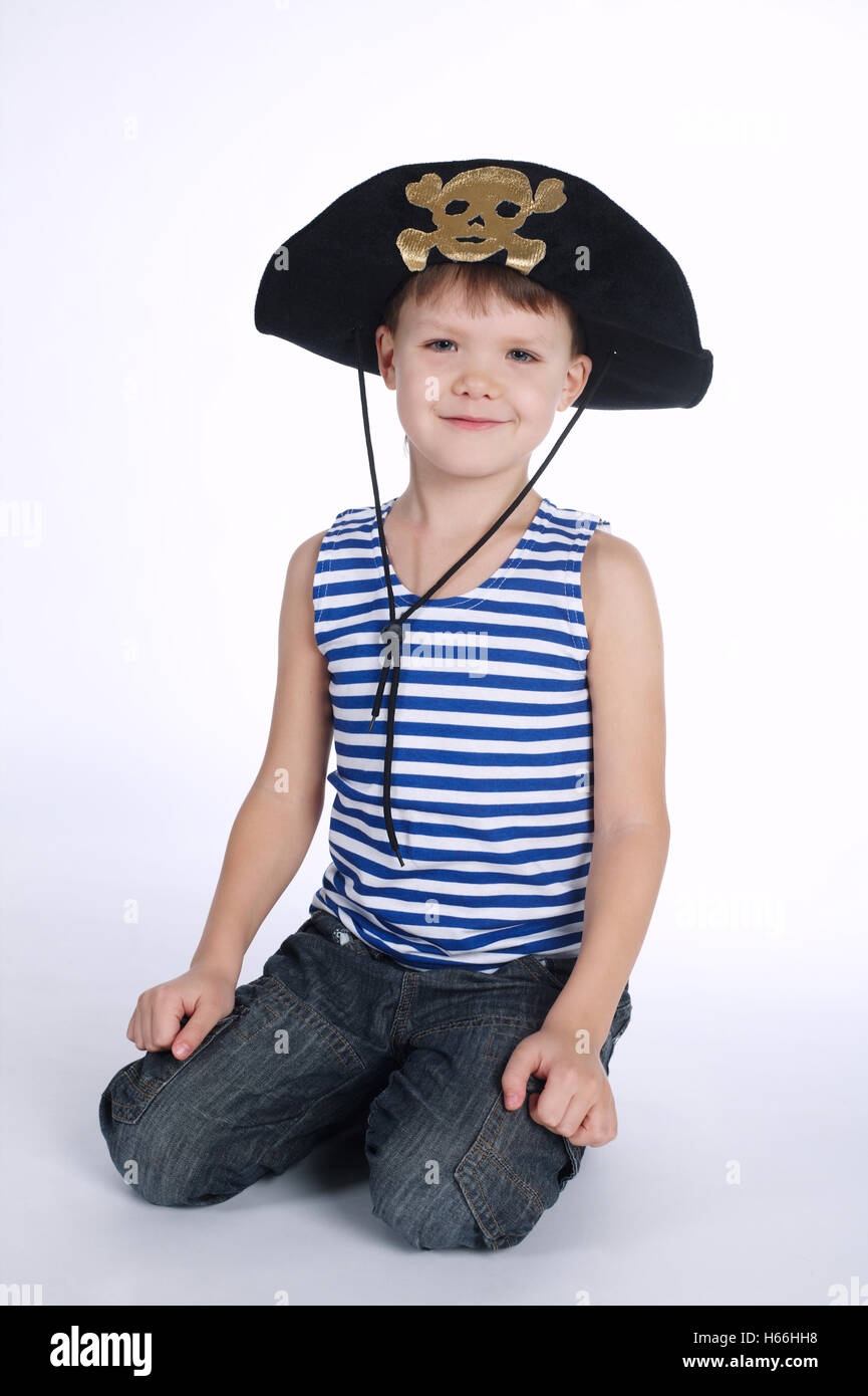 Kid boy pirate costume hat hi-res stock photography and images - Alamy