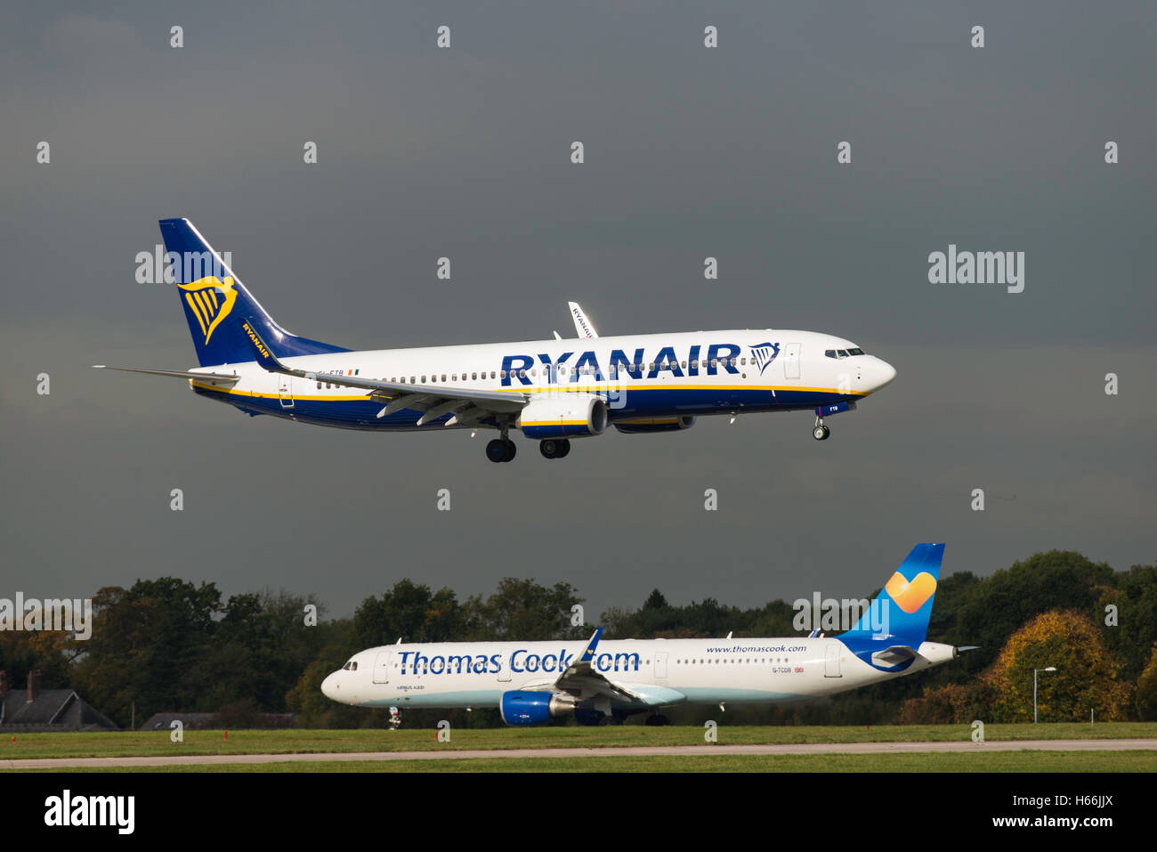 EI-FTB Boeing 737-8AS Ryanair arrivals. Manchester Airport England ...