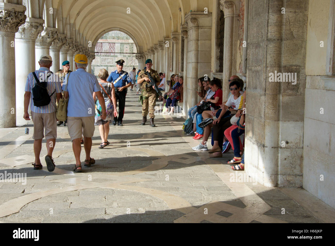 Security arches hi-res stock photography and images - Alamy