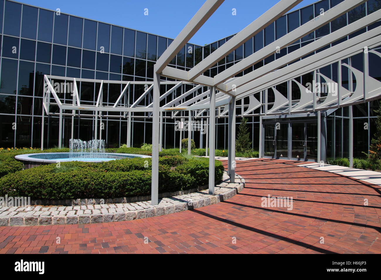 Sleek building hi-res stock photography and images - Alamy