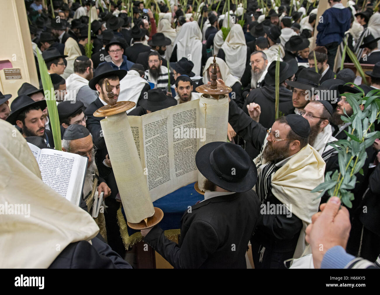 Crowd temple hi-res stock photography and images - Alamy