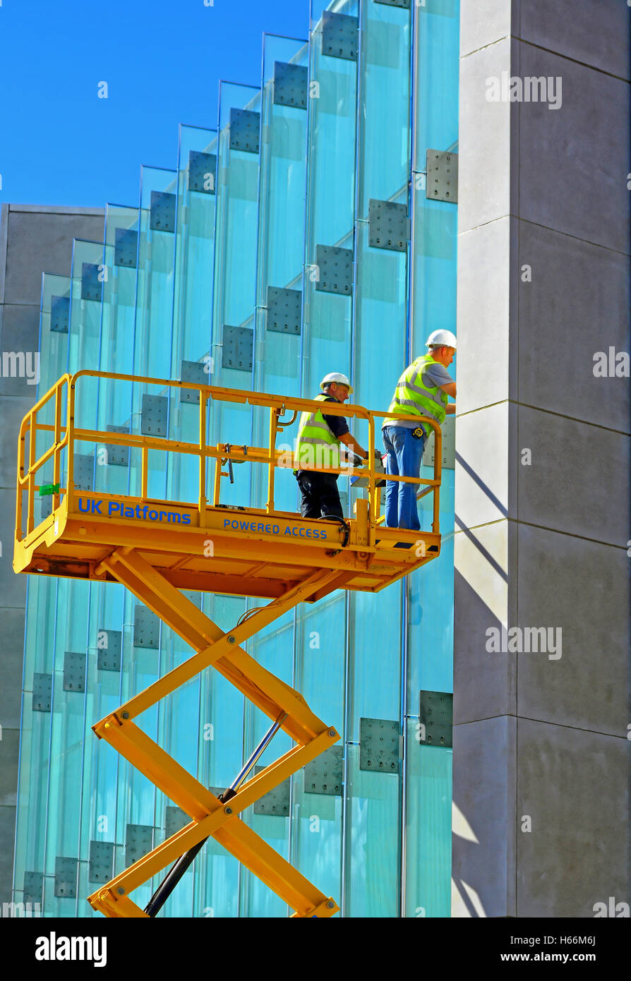 Elevating platform hi-res stock photography and images - Alamy