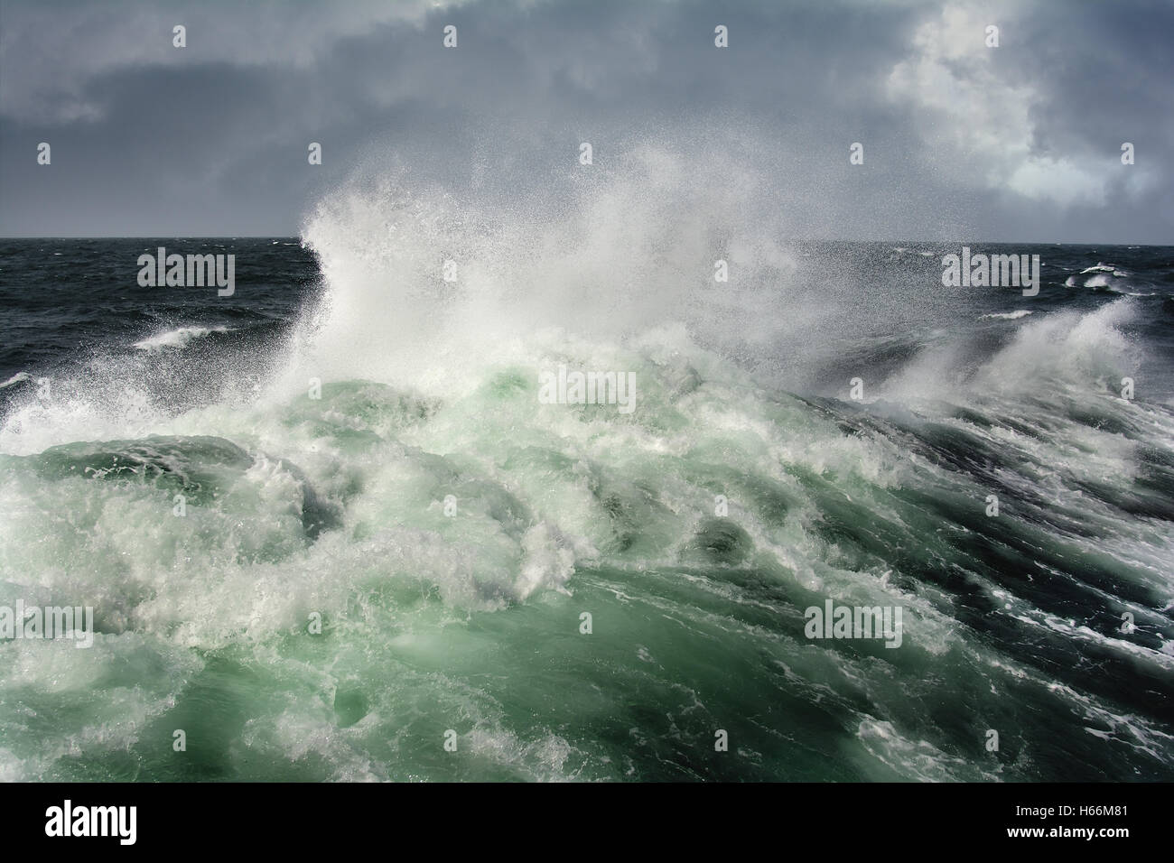 Pacific ocean in storm waves hi-res stock photography and images - Alamy
