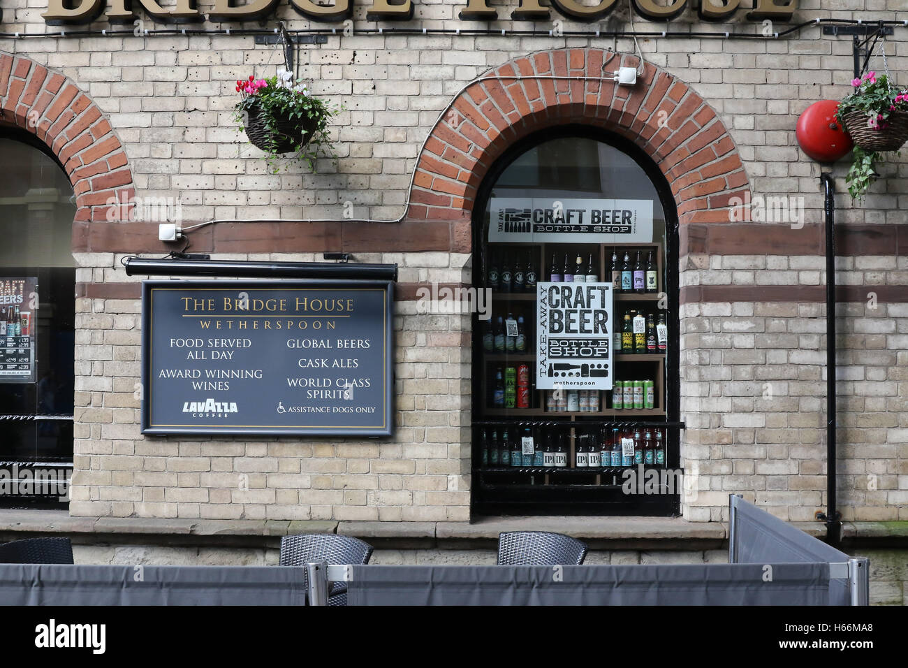 Northern ireland wetherspoon pub hi-res stock photography and images ...