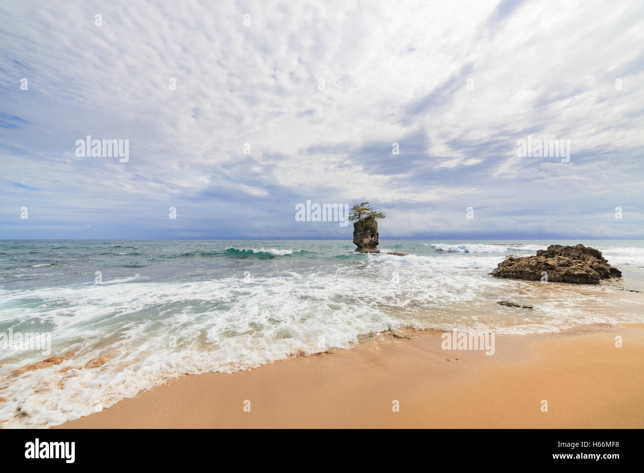 Islet rock formation stack manzanillo hi-res stock photography and ...