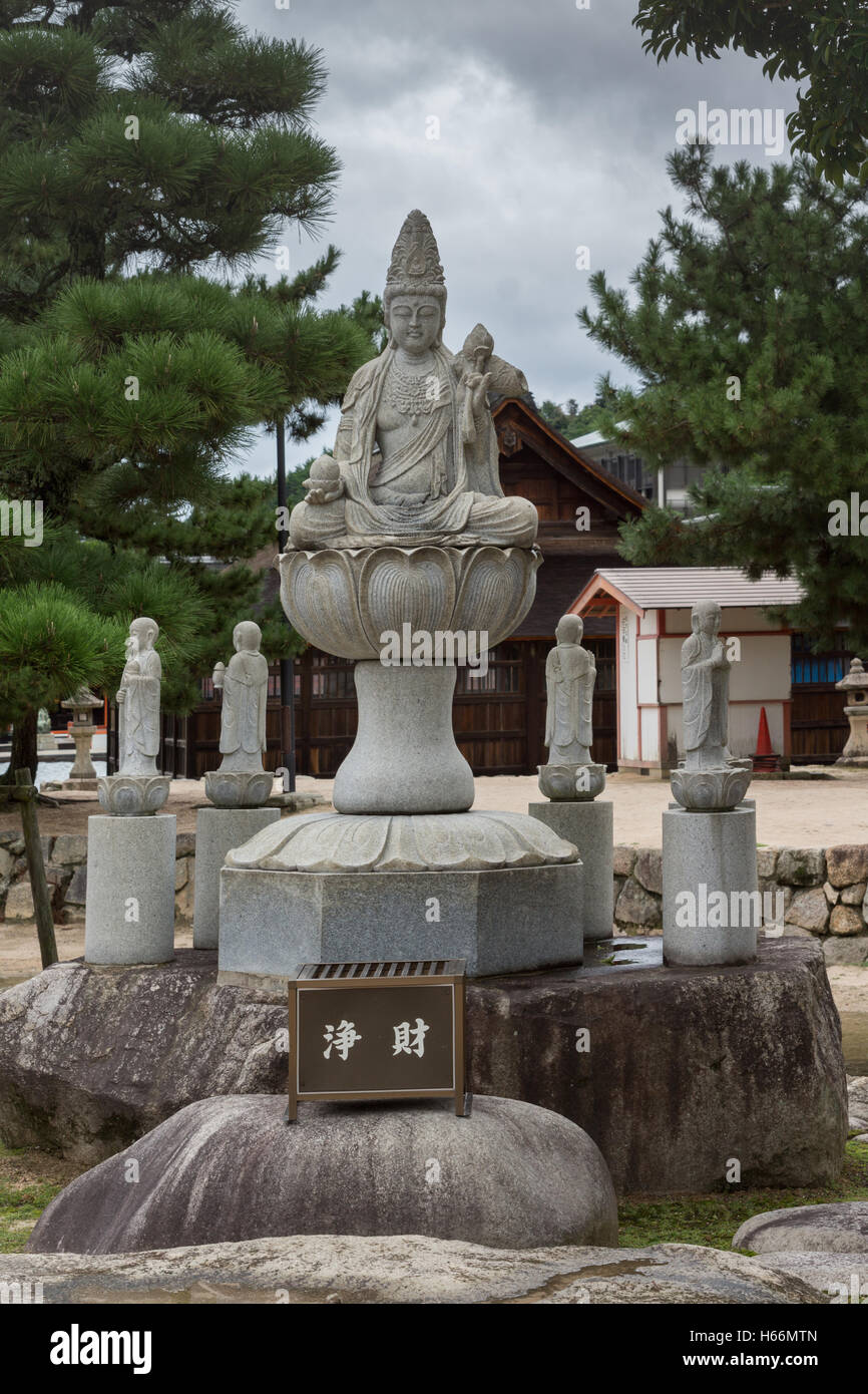 Kwan yin statue hi-res stock photography and images - Alamy