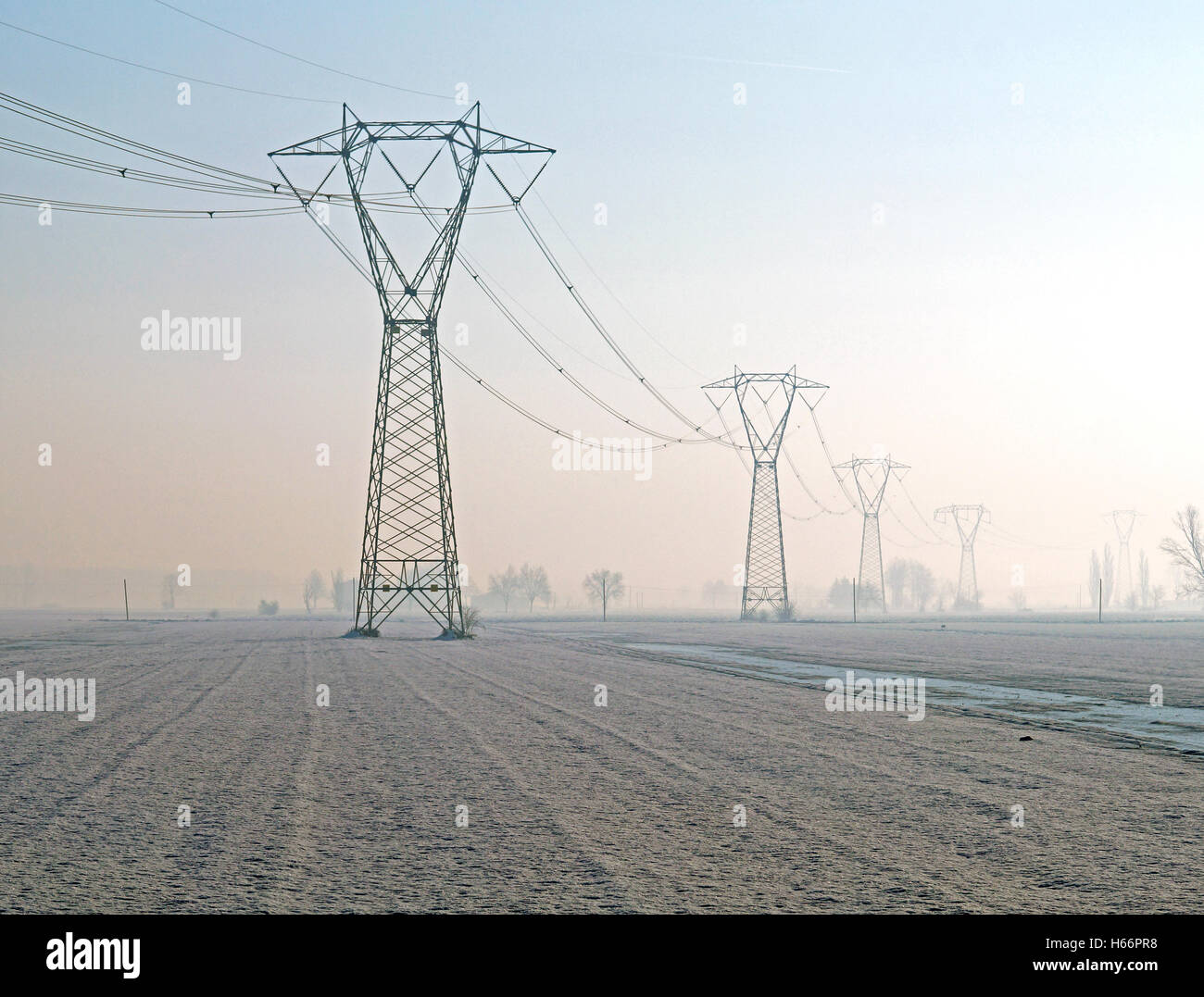 Electric pole hi-res stock photography and images - Alamy