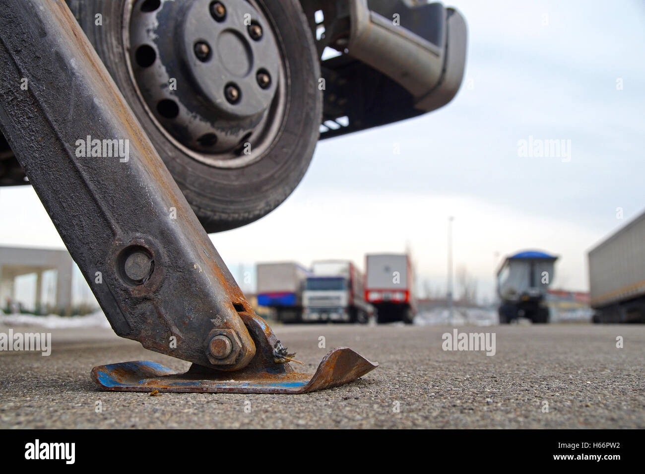 Crane outrigger hi-res stock photography and images - Alamy