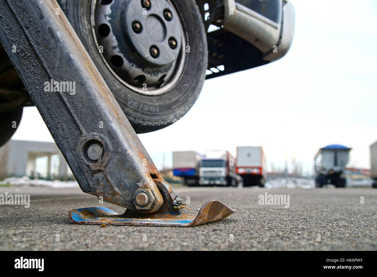 Crane outrigger hi-res stock photography and images - Alamy
