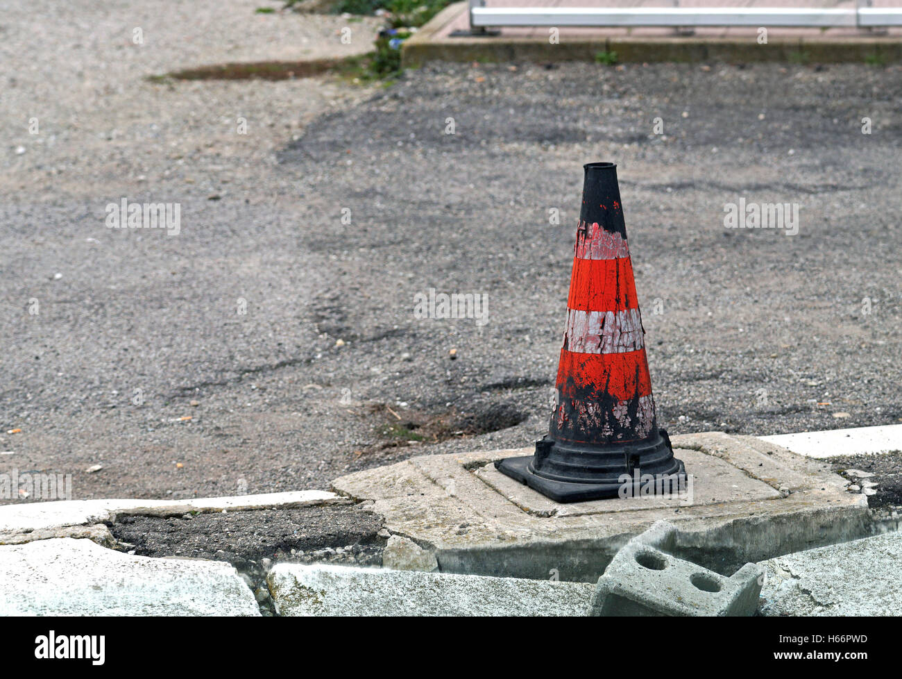 Highway road cone hi-res stock photography and images - Alamy