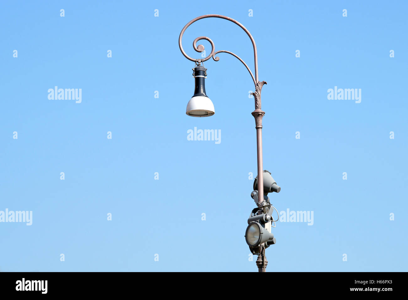 Urban pole lamp hi-res stock photography and images - Alamy