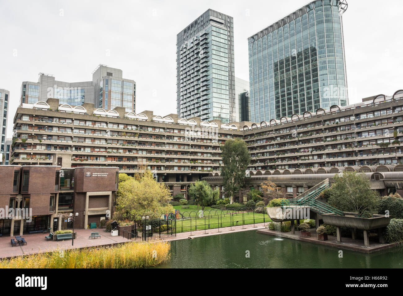The Barbican housing complex in the City of London, UK Stock Photo - Alamy