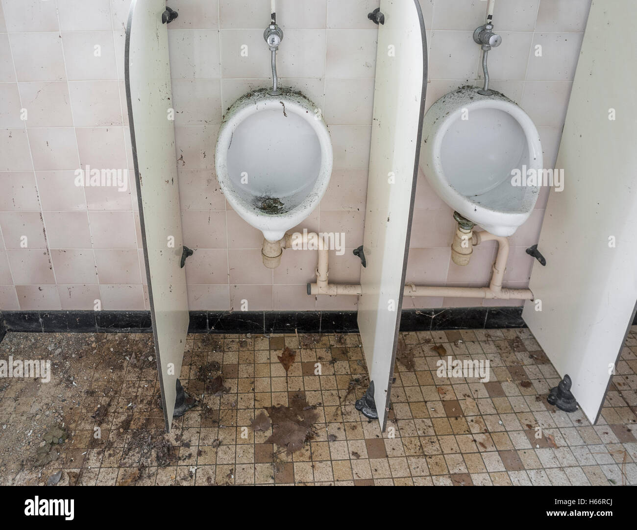 Male pissoir pissoir hi-res stock photography and images - Alamy