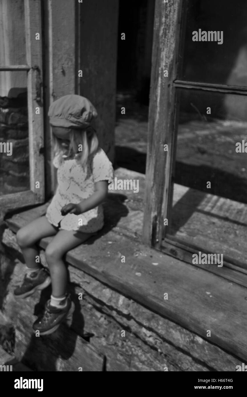 Kid sitting thinking hi-res stock photography and images - Alamy