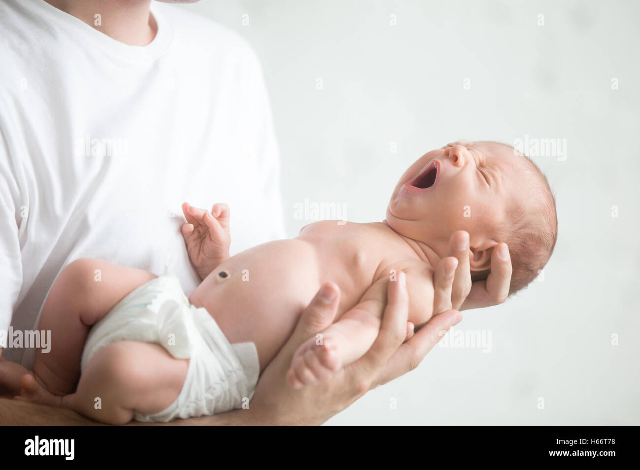Screaming baby new born hi-res stock photography and images - Alamy