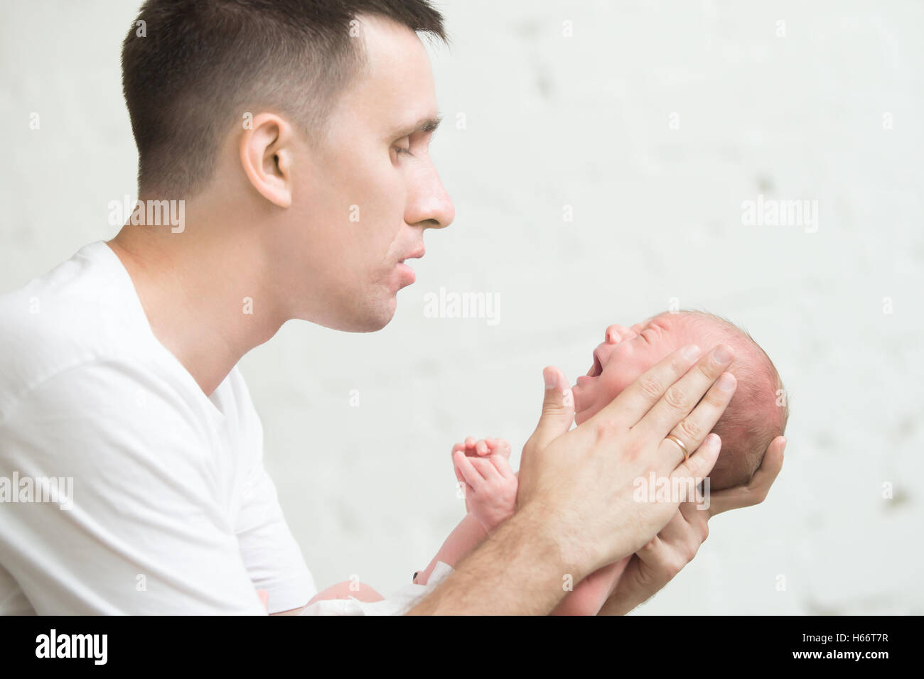 Screaming baby new born hi-res stock photography and images - Alamy