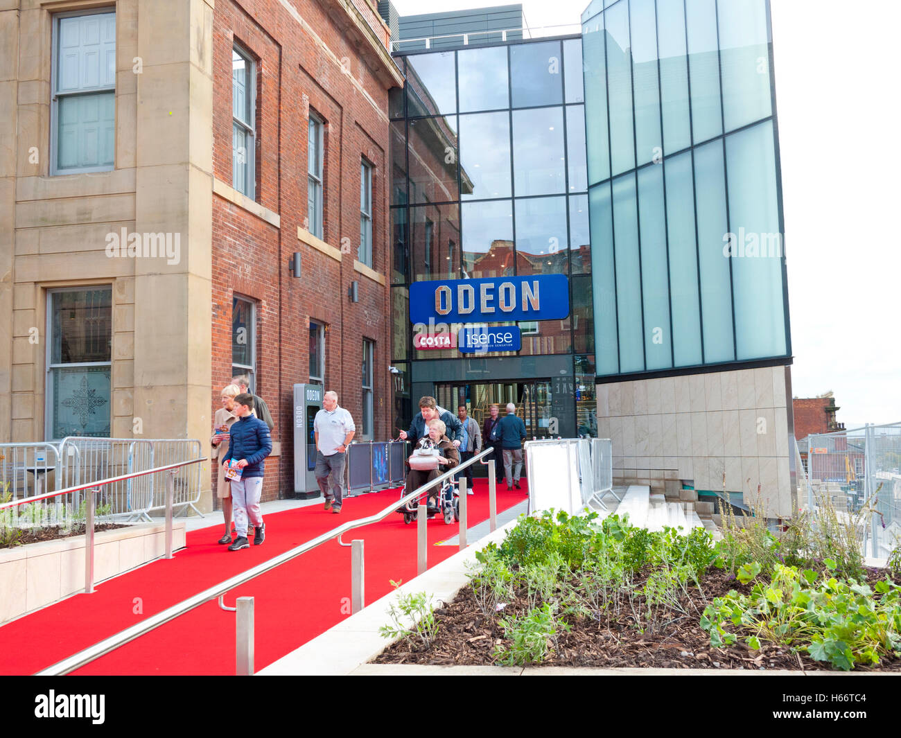 Odeon cinema red carpet hi-res stock photography and images - Alamy