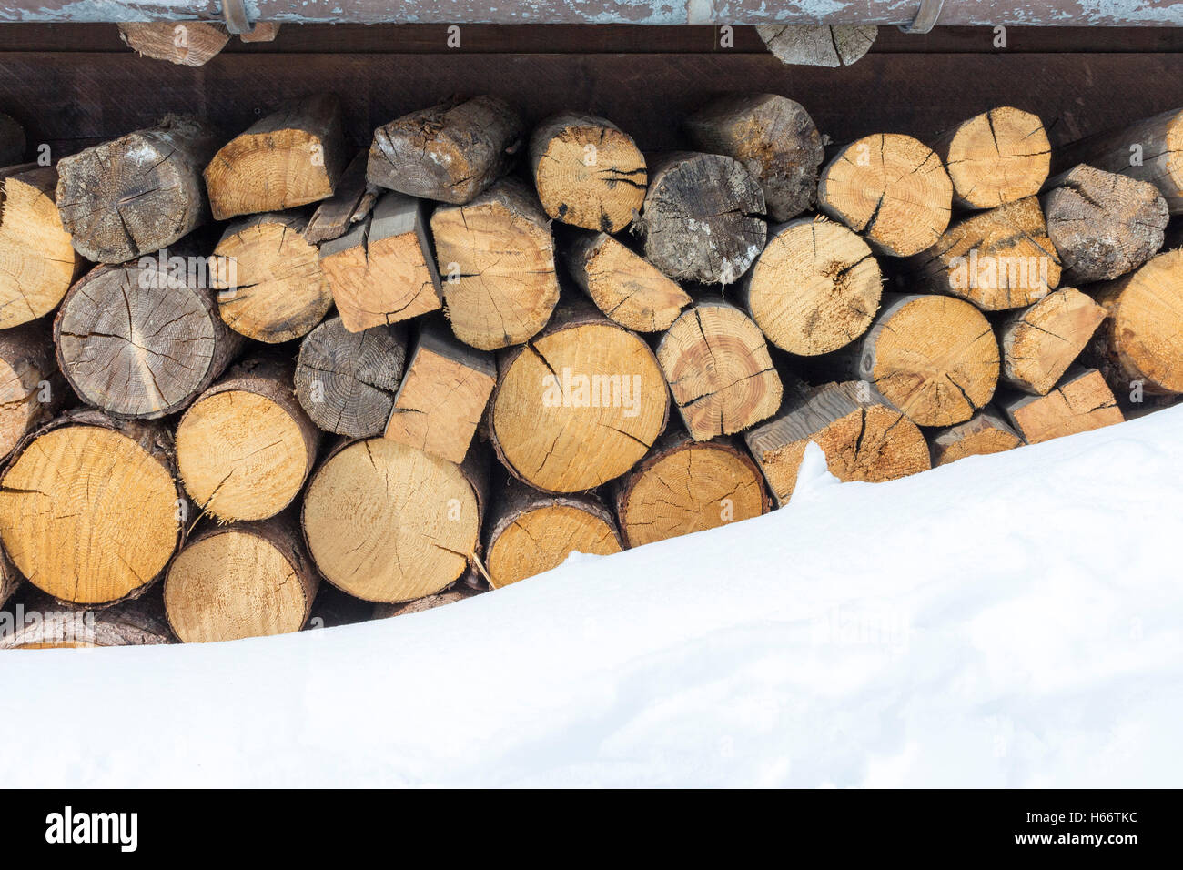 Pile of snow hi-res stock photography and images - Alamy